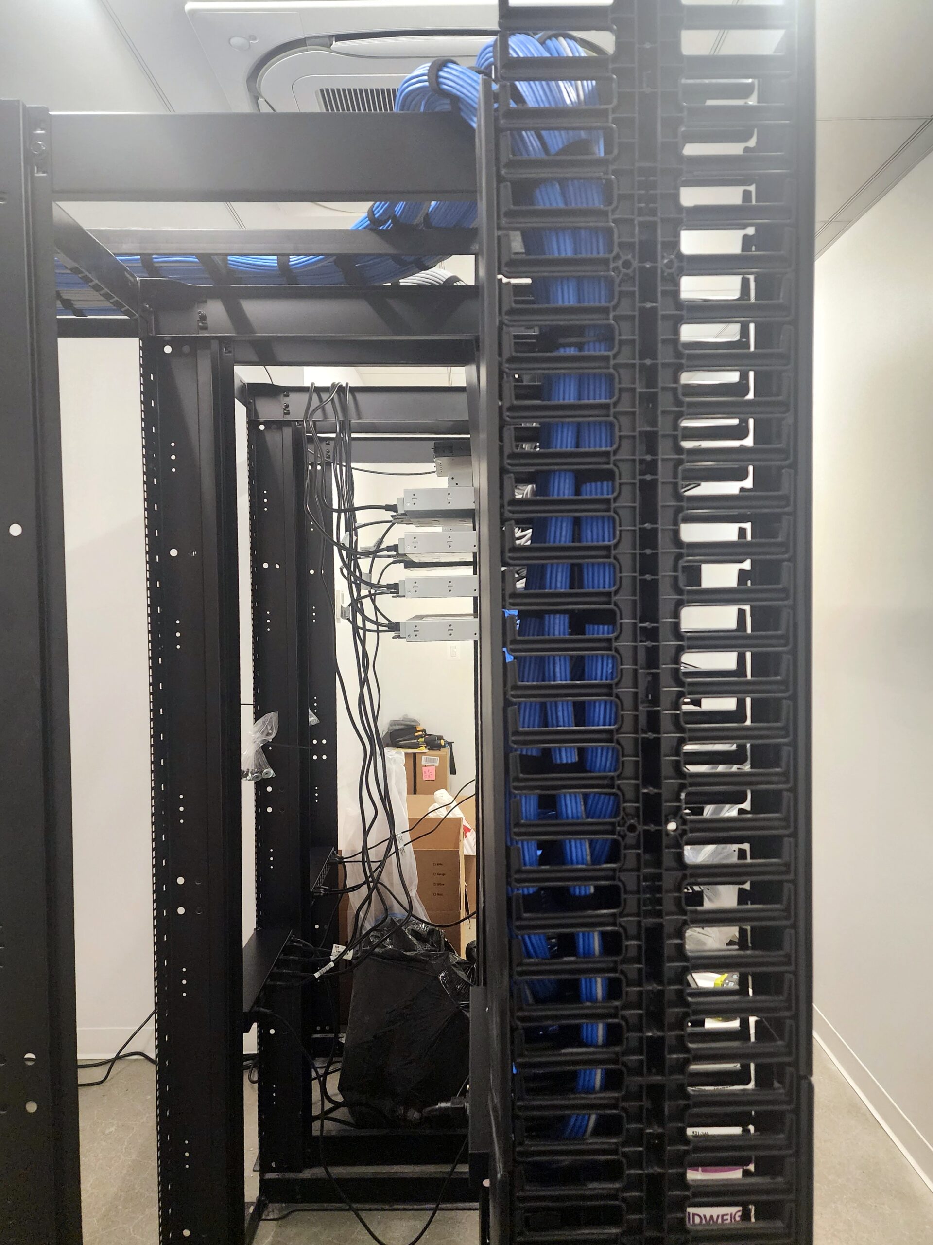 Optimize Your Lisbon Office with Expert Cabling Cleanup